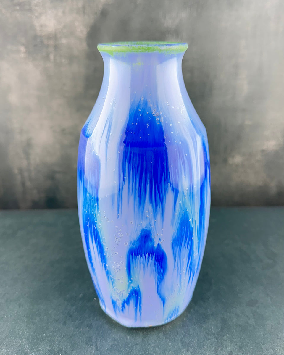 Wheel thrown porcelain vase – Flux Ceramics